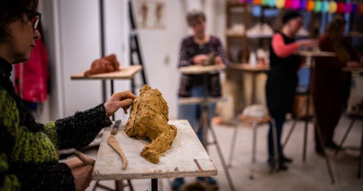 Boetseren naar model | VRIJDAG Groningen